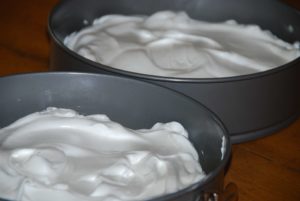 Pastel de Cumpleaños con Merengue y Mermelada de Fresa - Pati Jinich en ...