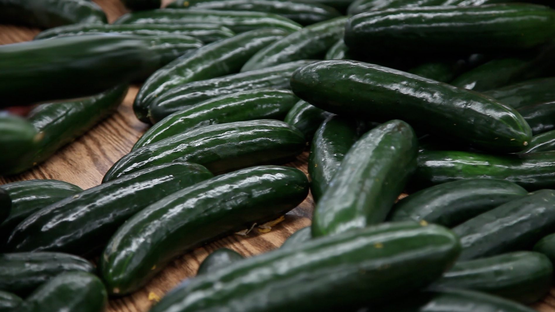 Sopa de Pepino con Jalapeño, Menta y Granada - Pati Jinich en Español