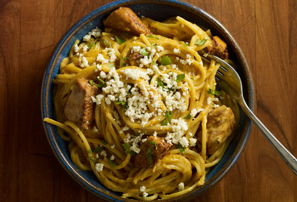 Pasta de pollo con tres quesos - Pati Jinich en Español
