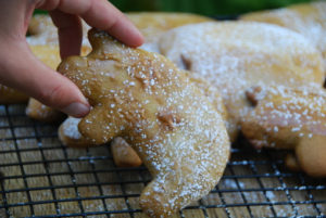 Cochinitos: galletas de piloncillo y canela - Pati Jinich en Español