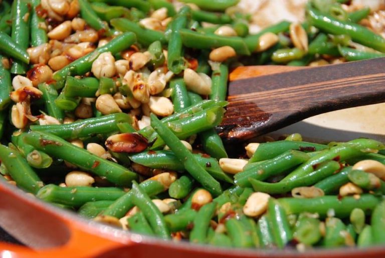 Ejotes con cacahuate y chile de árbol del Barrio Chino - Pati Jinich en ...
