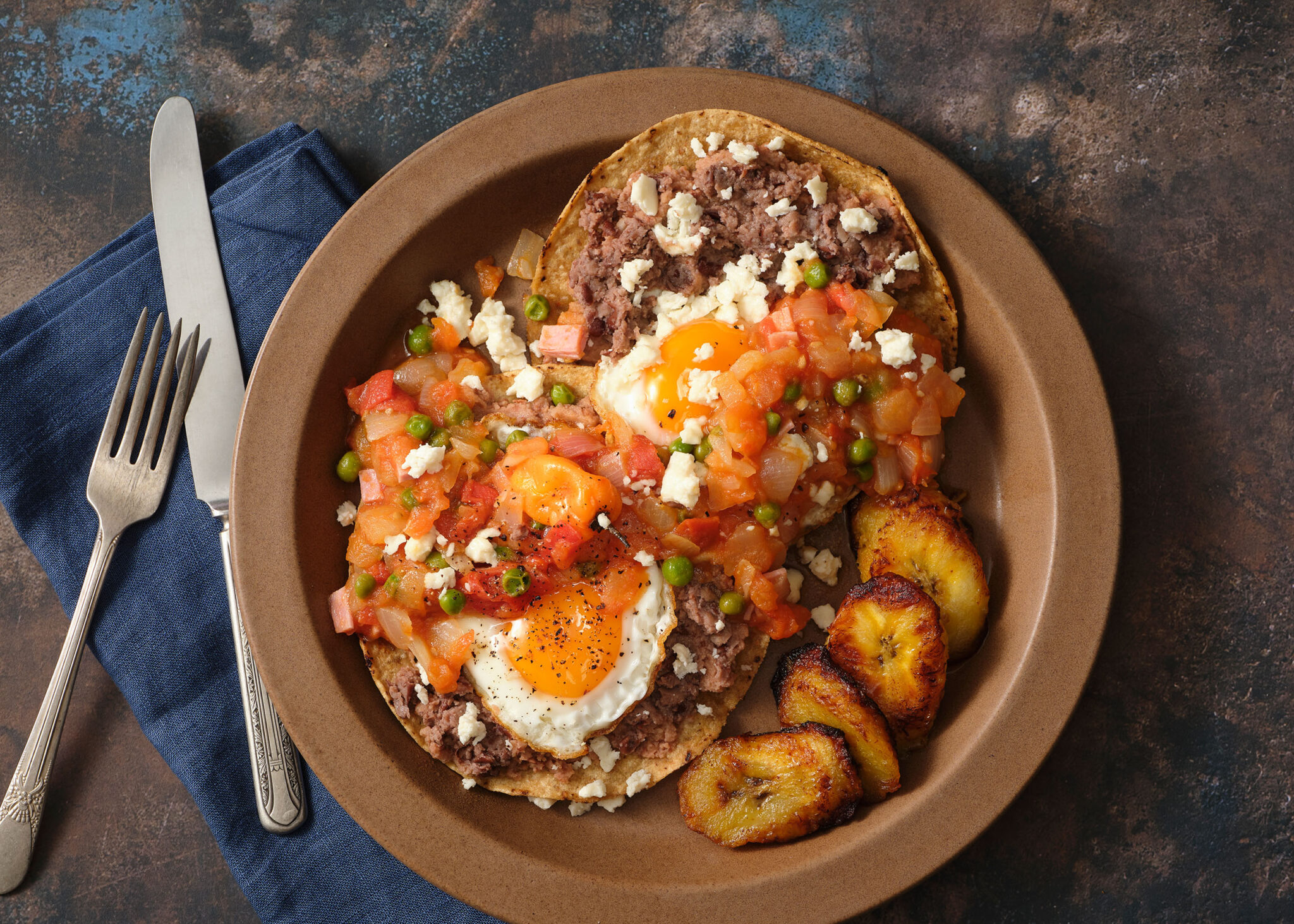 Carne y huevos con hash de papa y salsita asada - Pati Jinich en Español